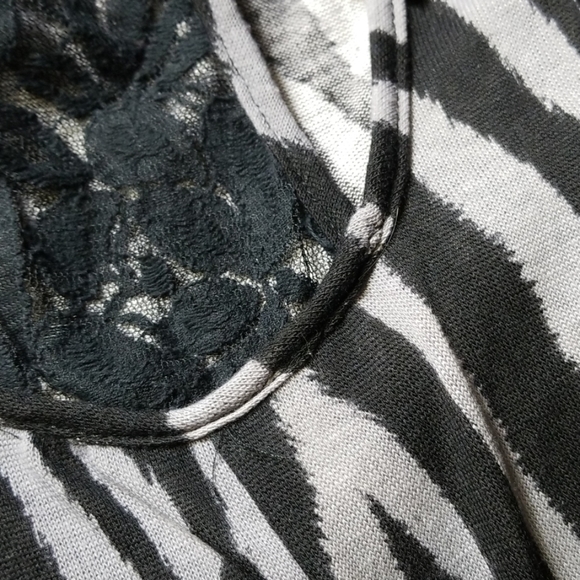 Heart Soul | Tops | New Trendy Tiger Stripe Top Wlace | Poshmark